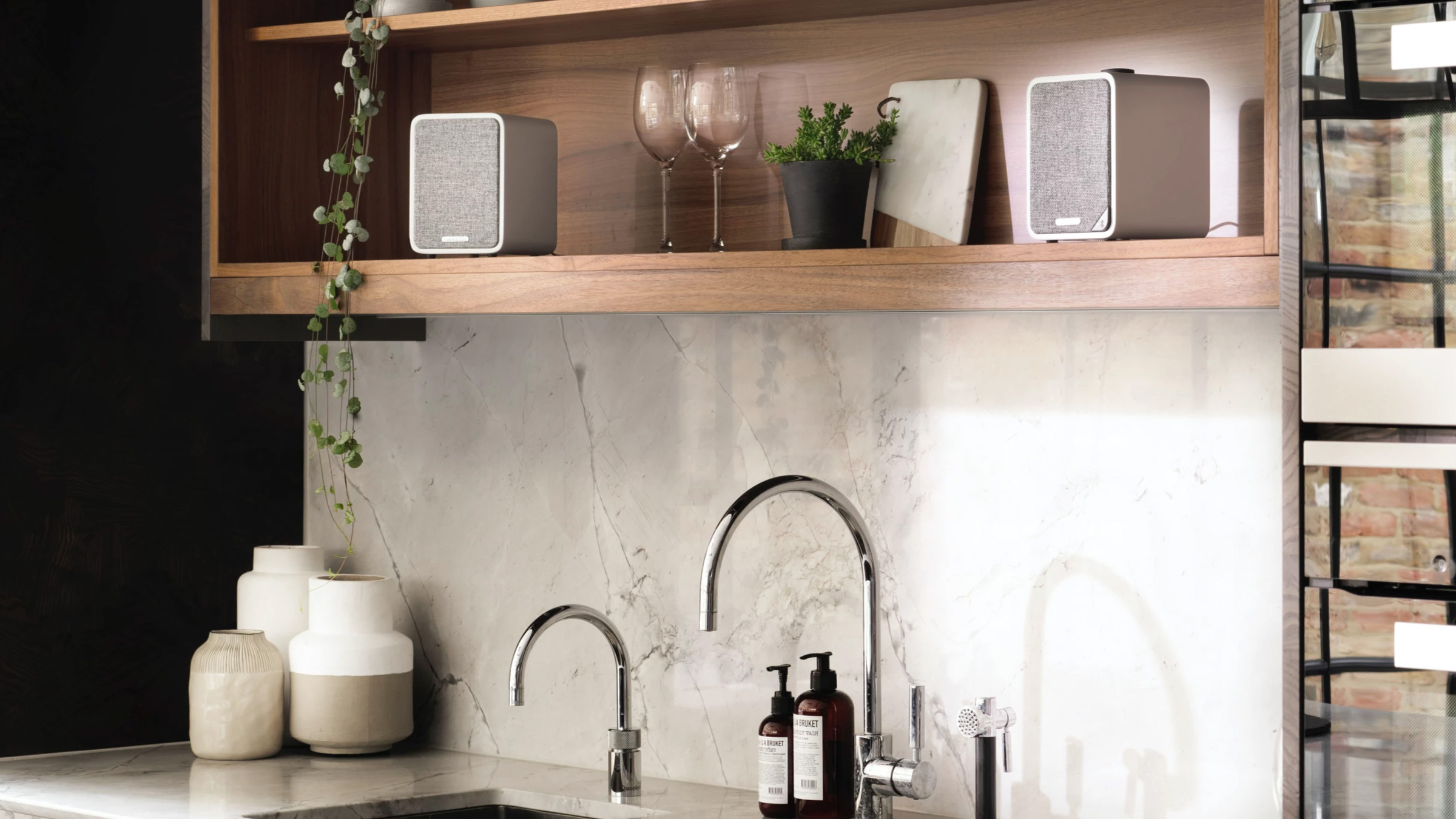 Ruark Audio MR1 Mk2 – полочная акустическая система. Купить Ruark Audio ...